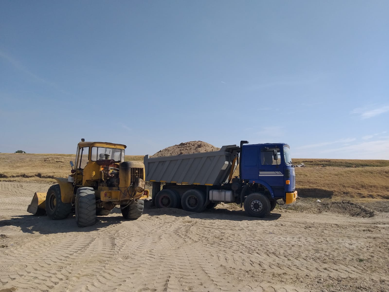 Dosar penal pentru angajaţii unei firme argeşene. Extrăgeau ilegal ...