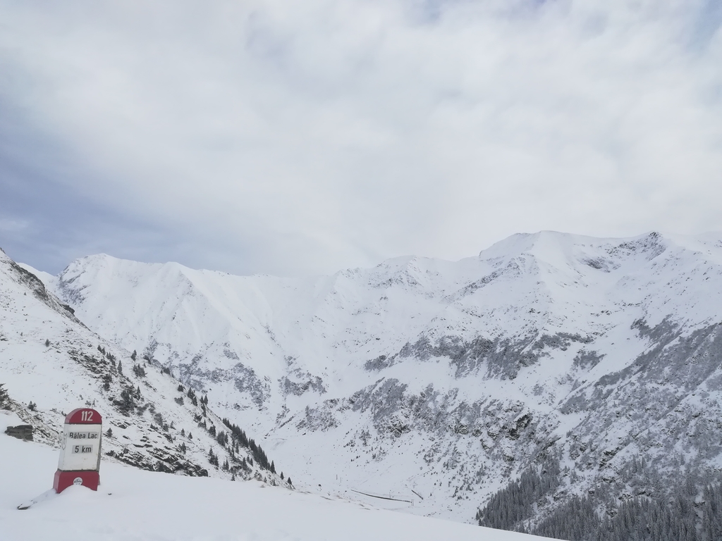 Sibiu: Risc mare de avalanșe în masivele Făgăraș, Bucegi, Țarcu și ...