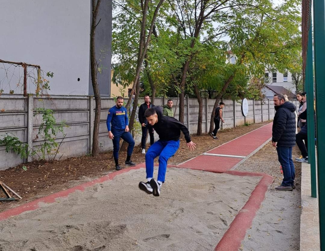 Colegiul "Ion Minulescu" din Slatina are și pistă de sărituri. A fost ...