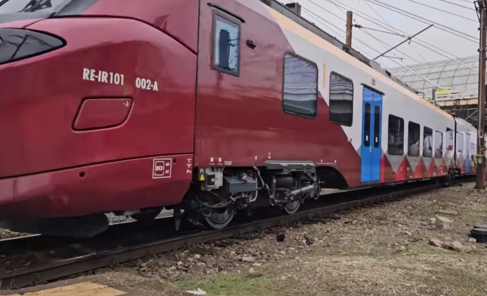 Primul tren electric Alstom Coradia Stream a ajuns în Gara de Nord şi ...