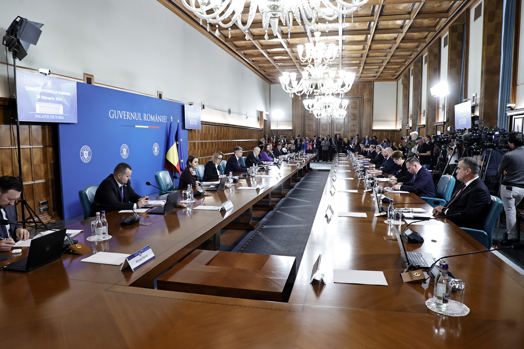Şedinţă de guvern - joi. Va fi aprobată majorarea salariului minim brut ...