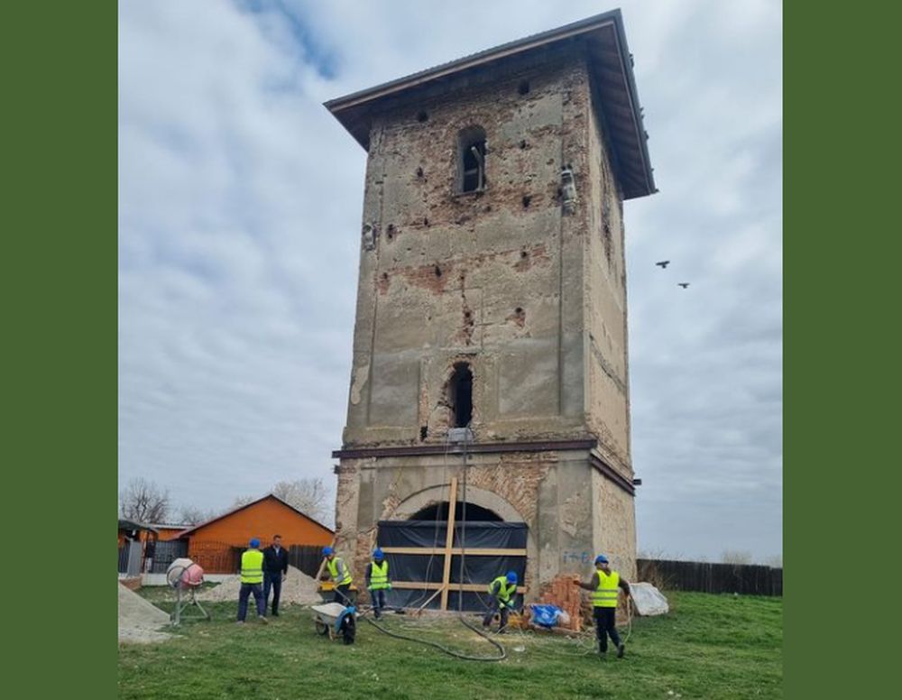 Turnul medieval din satul Hotărani al comunei Fărcașele, reabilitat cu ...