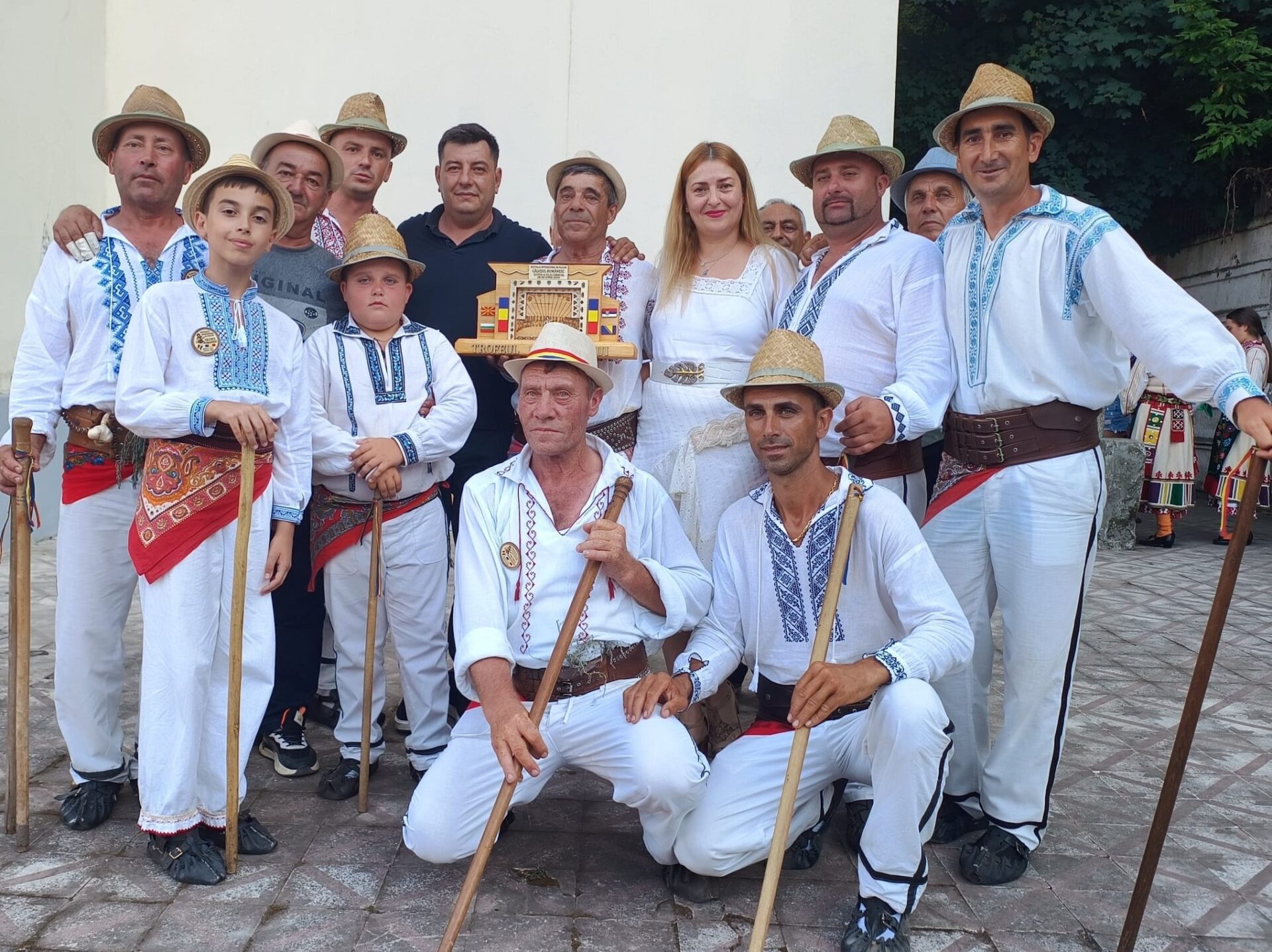 Ceata de călușari din localitatea doljeană Dăbuleni a câștigat ediția ...