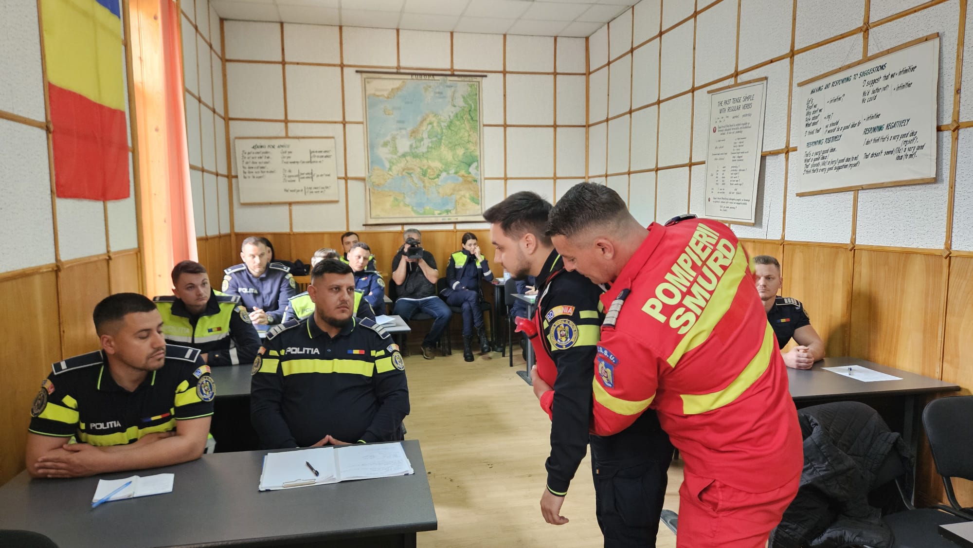 Aproximativ 720 de polițiști ai IPJ Olt, pregătiți de paramedicii SMURD ...