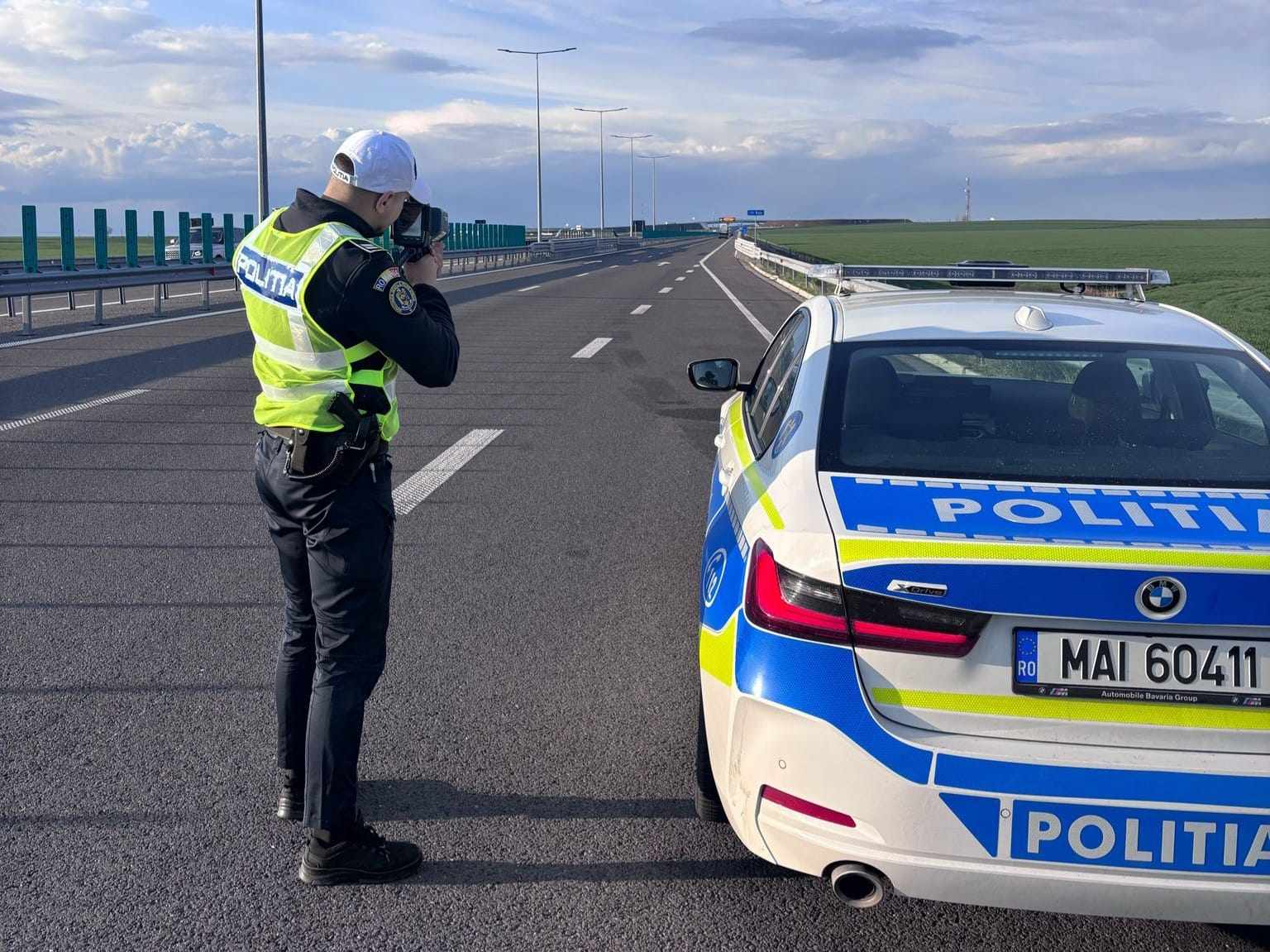 Polițiștii rutieri din Olt continuă să monitorizeze traficul cu ajutorul sistemului e-Sigur ...