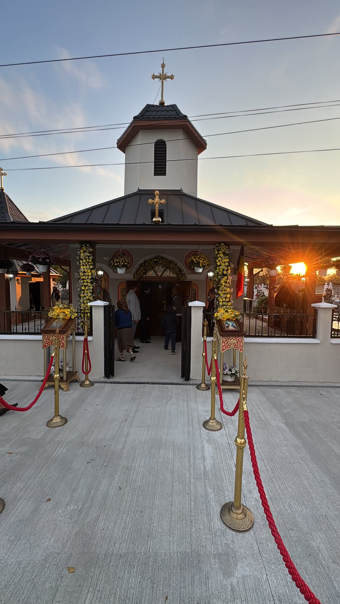 Biserica Sfântul Dimitrie Izvorâtorul de Mir din comuna Iancu Jianu și ...