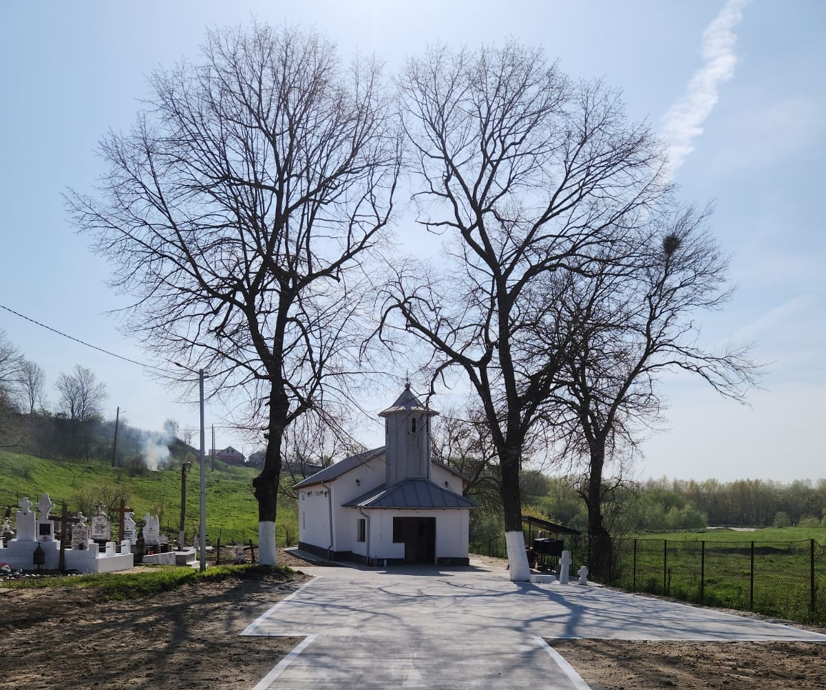 Duminica Tomii. Se resfințește Biserica cu Hramul "Nașterea Maicii ...
